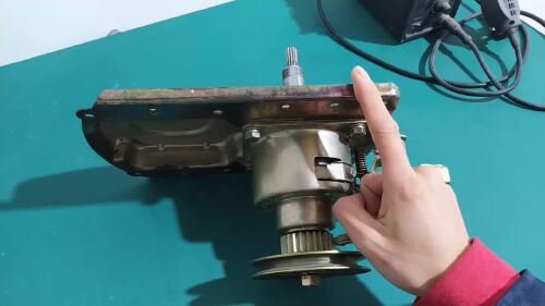 波轮洗衣机脱水失灵?3分钟教你搞定离合器故障,轻松修复不转难题!