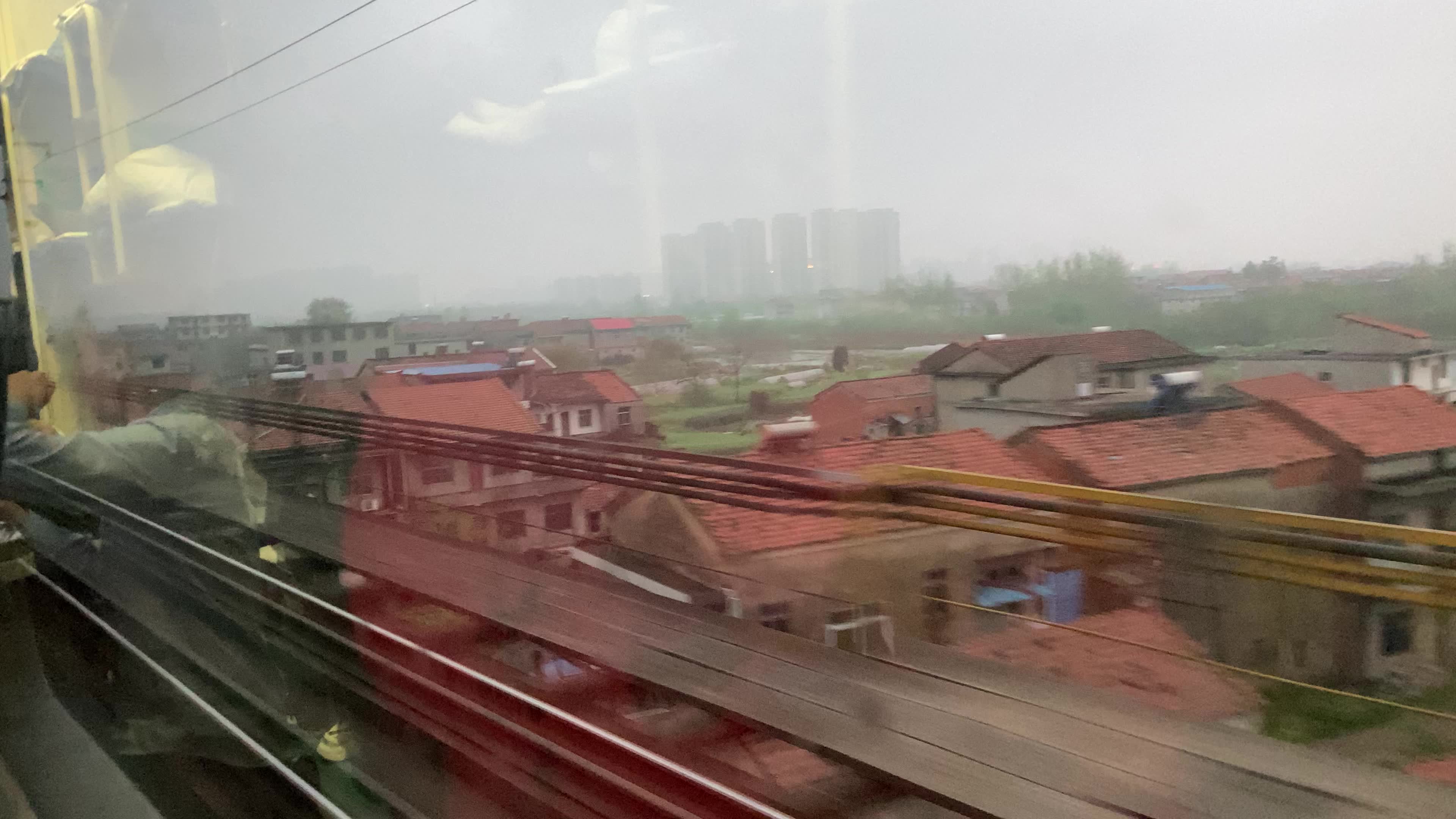 T221通过九江长江大桥,中途交汇K492和哈海神车Z112