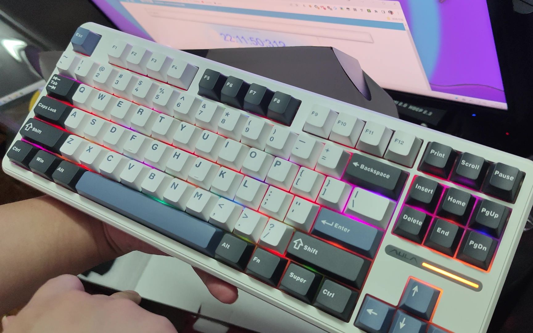 【开箱】狼蛛F87客制化三模机械键盘RGB热插拔灵动轴V3