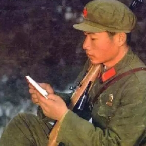 在lenin格勒旅游的南栀 