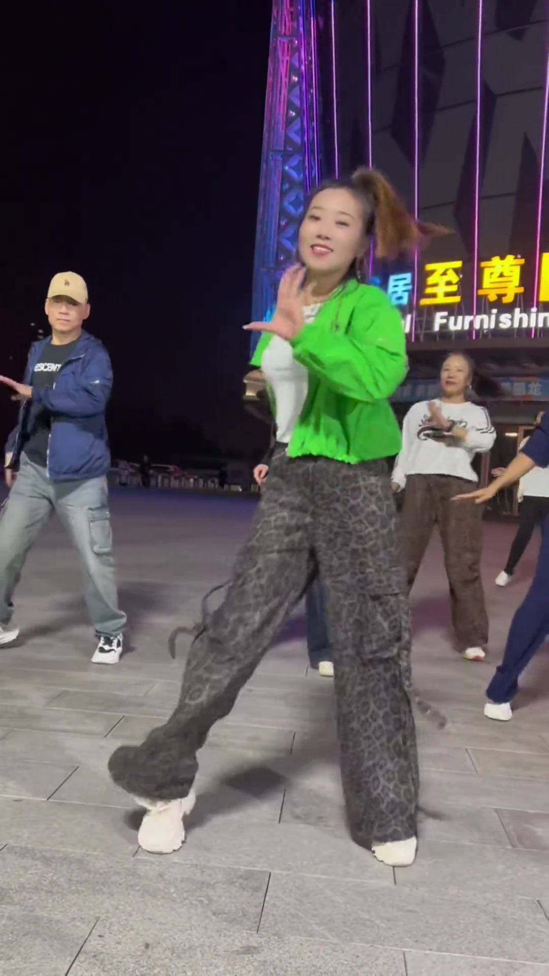 又发现了一个简单好学的舞蹈