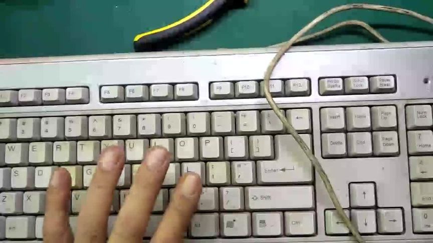 圆口的键盘见过吗?别扔,可以做手机充电线