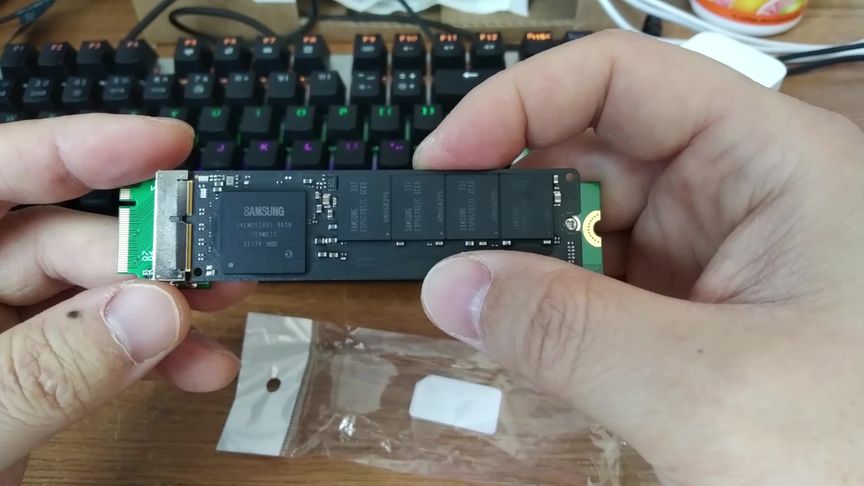 (求助)有一个闲置的苹果电脑原装固态硬盘,有否办法利用起来?