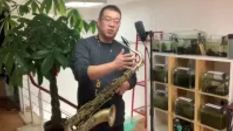 萨克斯轻松演奏低音最简单方法,原来只要做到这样,低音瞬间奏出