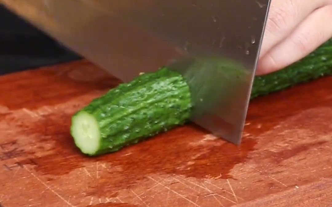 中国菜刀切中国菜,中国厨师做中国味道