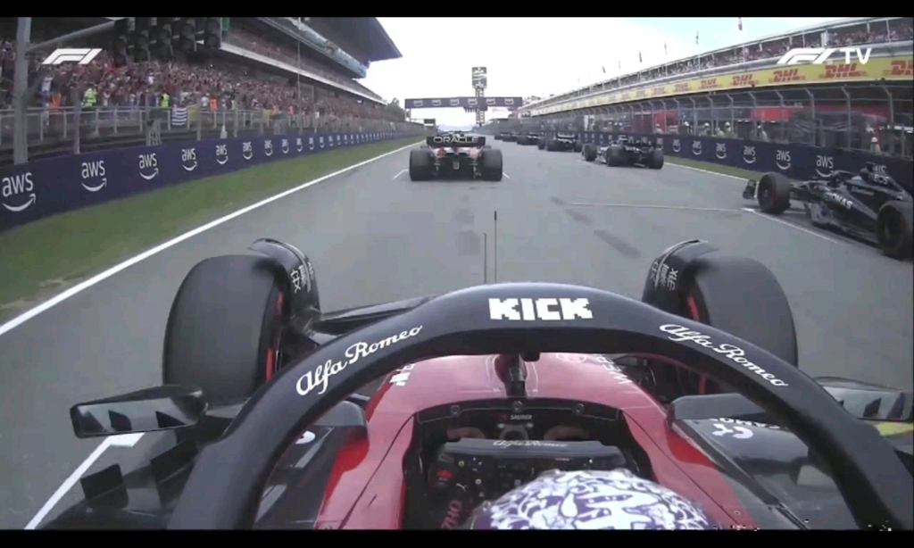 周冠宇首圈起步车载回放,可以算是周冠宇个人起的最好的一次了!