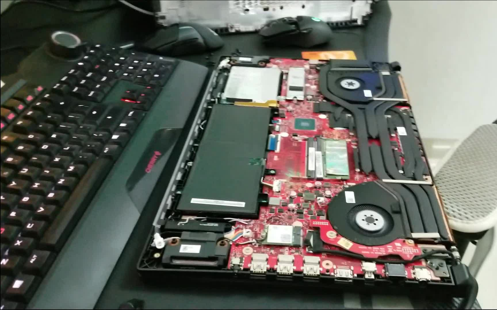 2070笔记本大型翻车?不存在好吗!ROG枪神2S-Plus_2070拆机加内存...