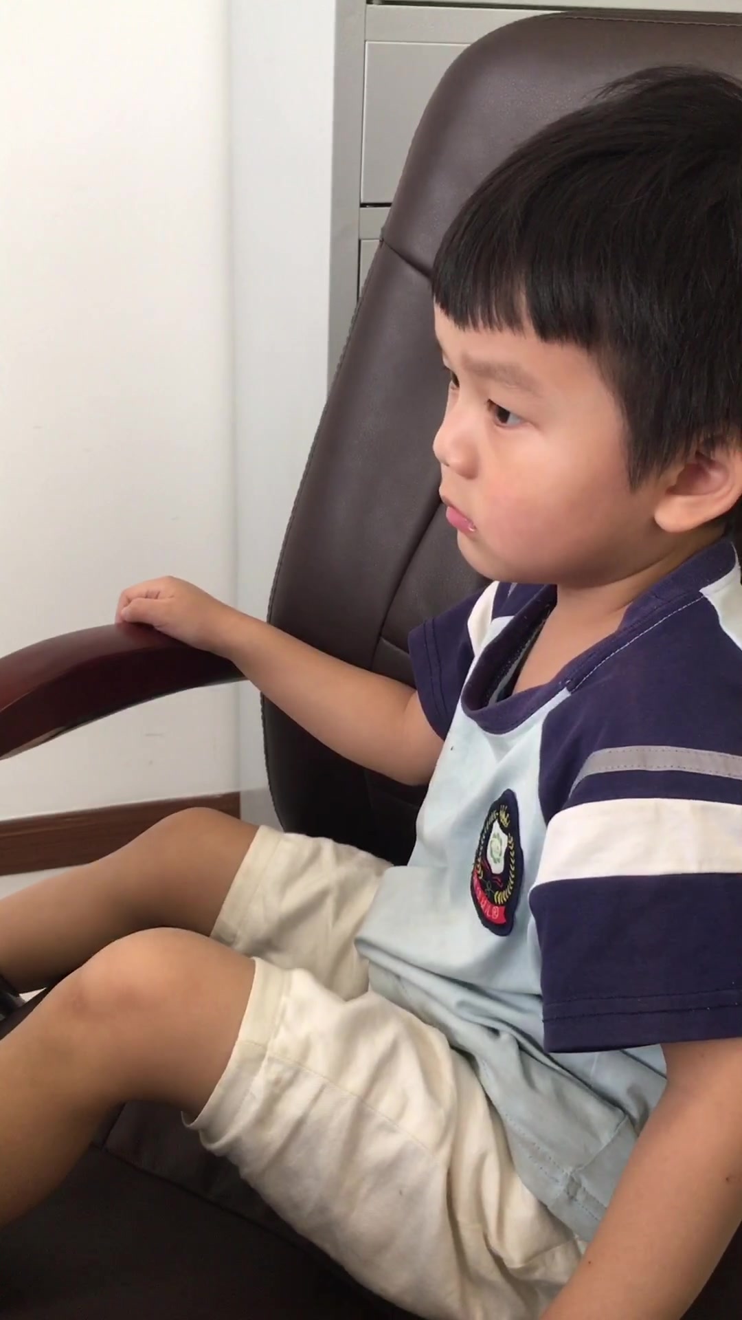 ...为离婚事件推波助澜。当众与我姐妹相称,却背地里造谣我是骗子,被...