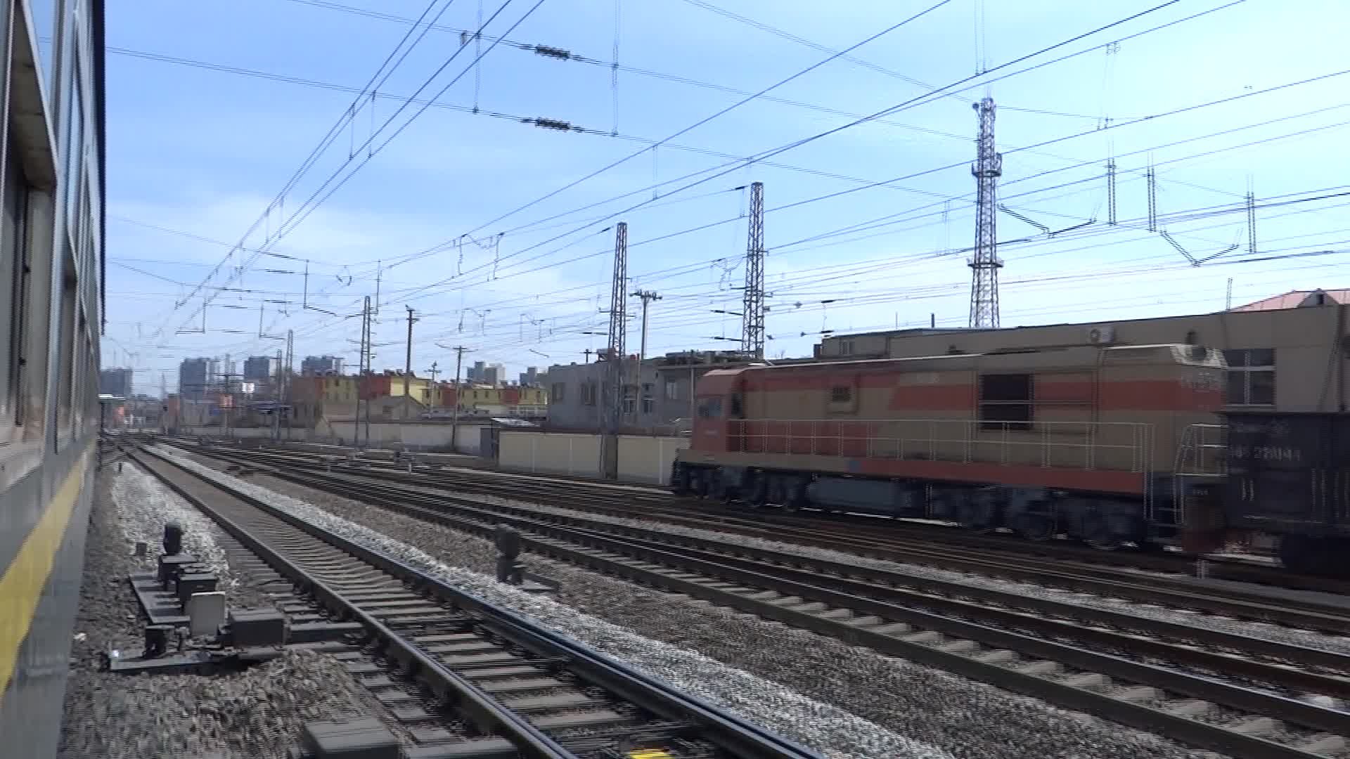 7054次泰山站出站