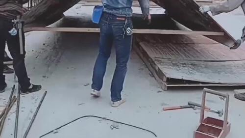 装修师傅为了减轻工作量,直接用模板制作的房顶,这样可行吗