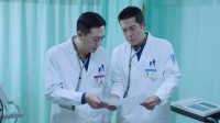 急诊科:患者突患心梗,主任紧急抢救,气管插管心脏除颤双管齐下