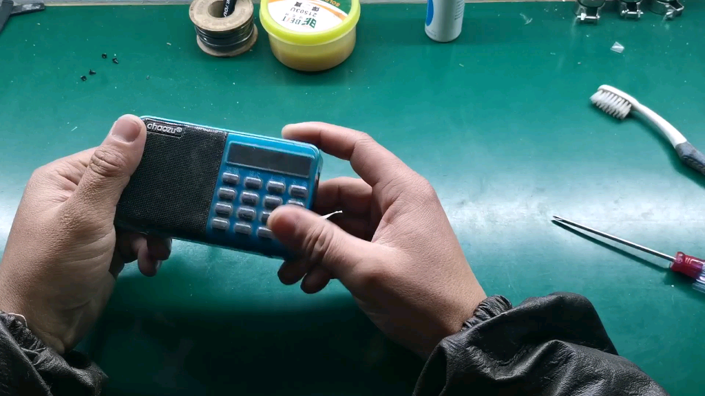 维修tf卡槽。大力出不了奇迹,只会换来维修