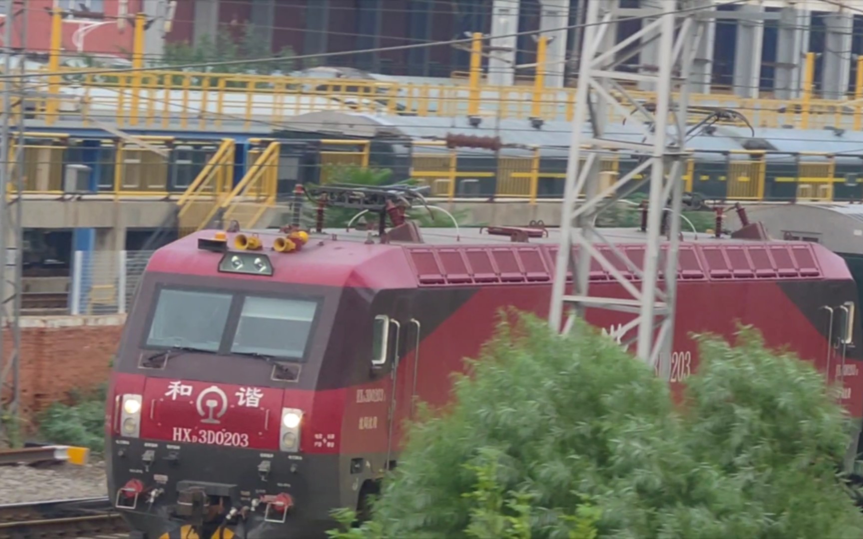 早上9点的车晚上6点半来的,K940次通过天津站四号楼