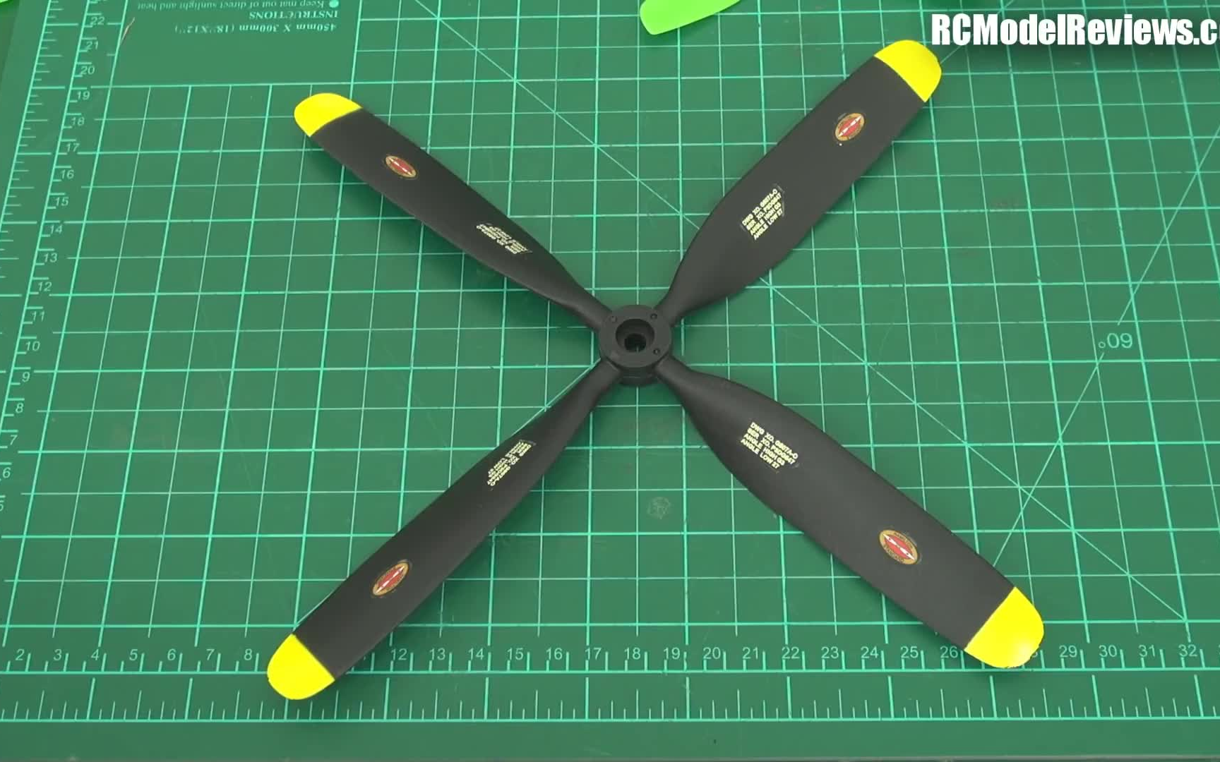 为何飞机会使用多叶螺旋桨-Why use multi-bladed props