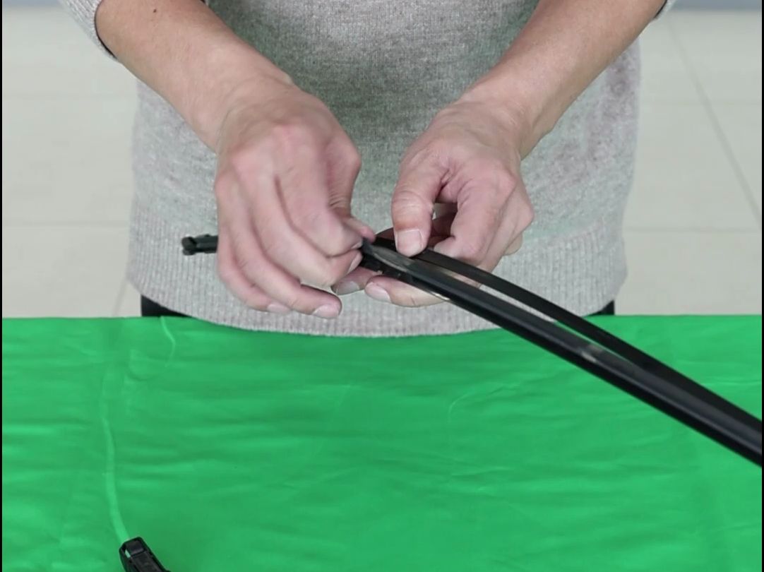 换雨刮如何只换胶条,保留原厂雨刮骨架?