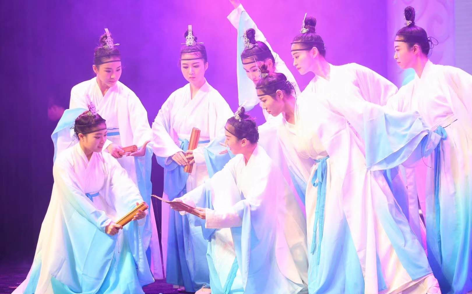 ...翻跳 书简+幽兰操 上海舞台现场版《万世点灯》中华吟诵优秀节目展演