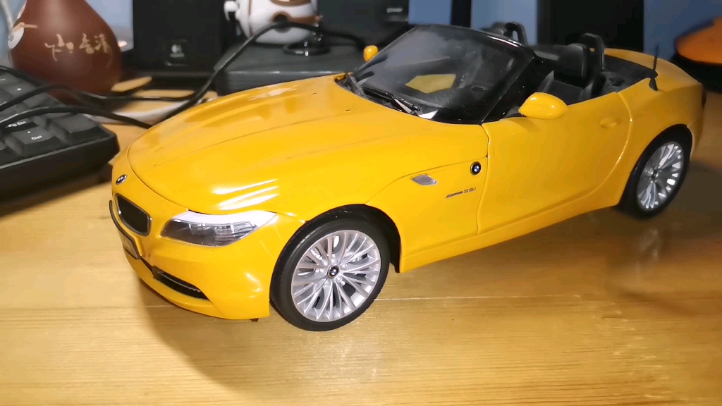 京商 1:18 宝马Z4 E89黄色