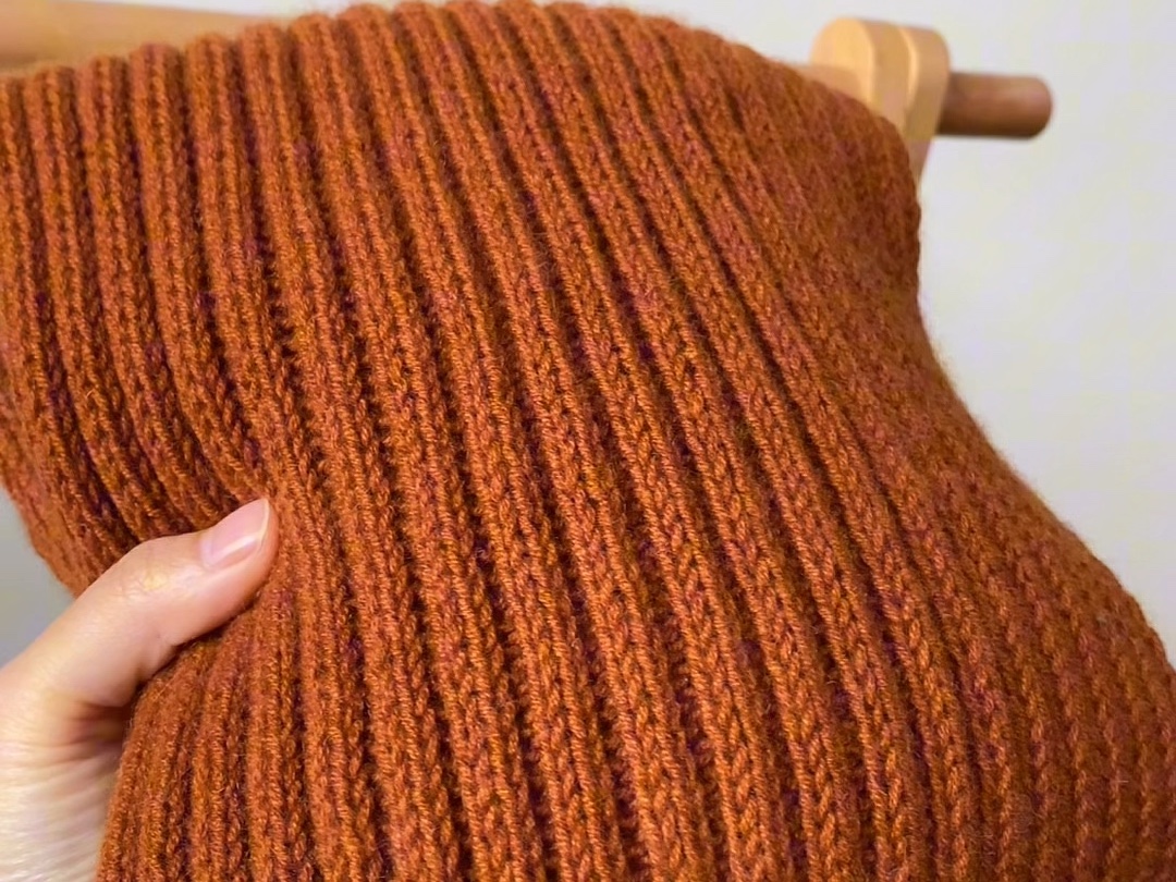 粗线羊绒小围巾。特别适合新手编织哦!店铺里厚月的焦糖色极美!#棒针...
