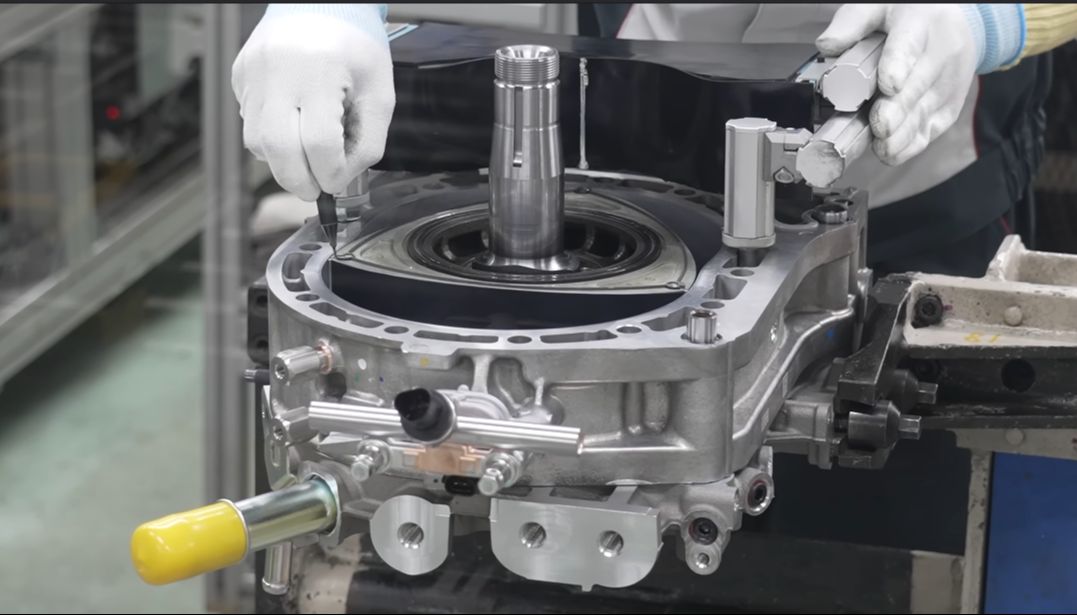 马自达混合动力汽车的生产,采用独特的三角转子发动机作为增程器。