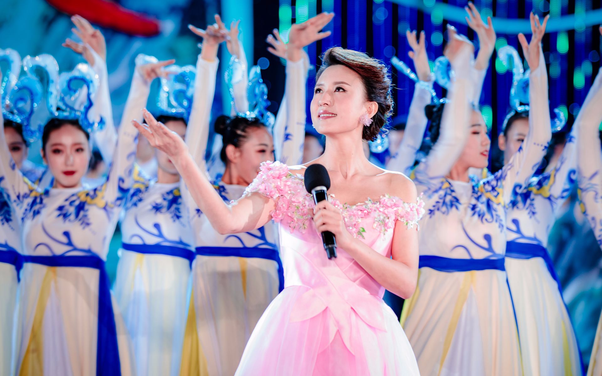 《山水中国美》 演唱:张蕾 马跃 宫岩 李思思