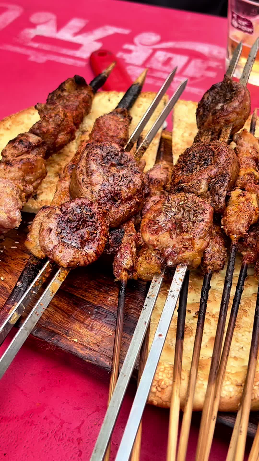 英国小伙的“宝藏烧烤” 我的英国饭搭子要离开保定了,在启程之前,他...