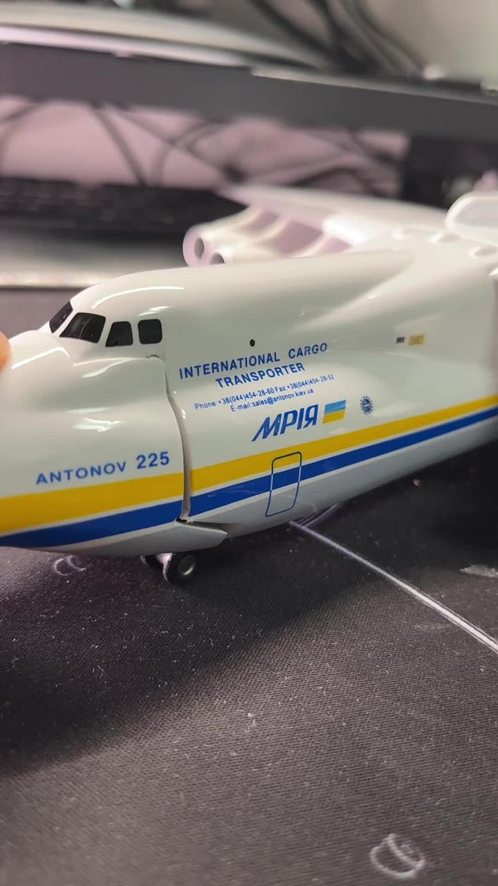 感谢@飞机厂的模型大狮 赠机!太喜欢了!手感很好!