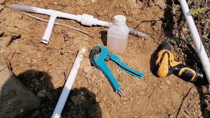 三种不同材质的给水管怎么接比较好,水电张工这样接合适吗?