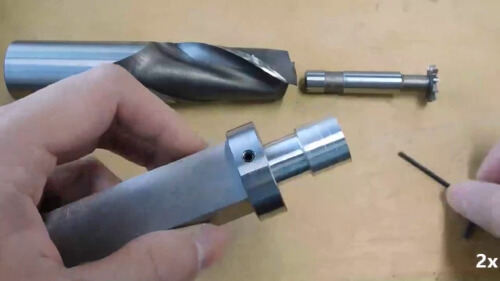 师傅技术真棒,用车床加工一颗钻石模型,这难度高不高?