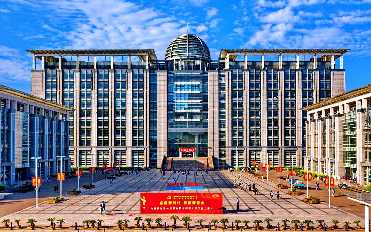 【航拍天职师大】“动手动脑,全面发展”培养职教师资的摇篮——...