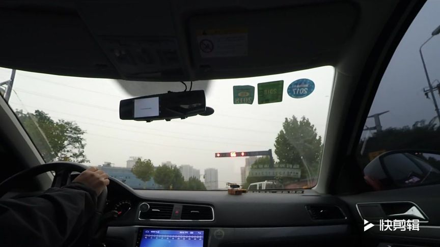 小蚁行车记录仪连接车载音响