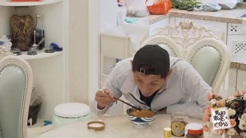 张继科好不容易归家,爸妈马上送上家的味道