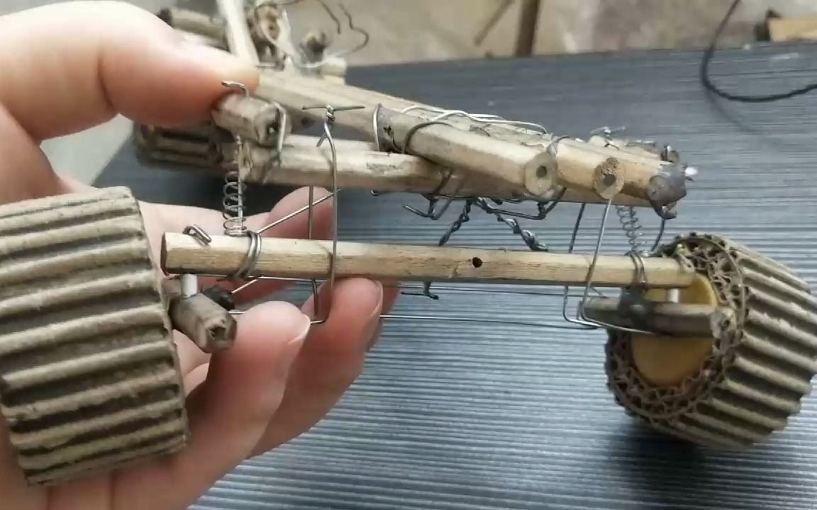 倒三轮车架,圆珠笔弹簧减震,就是驱动废了