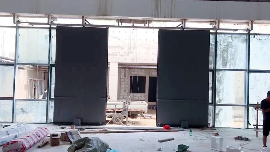 黄岛工地铝外框电动平移门安装调试完毕