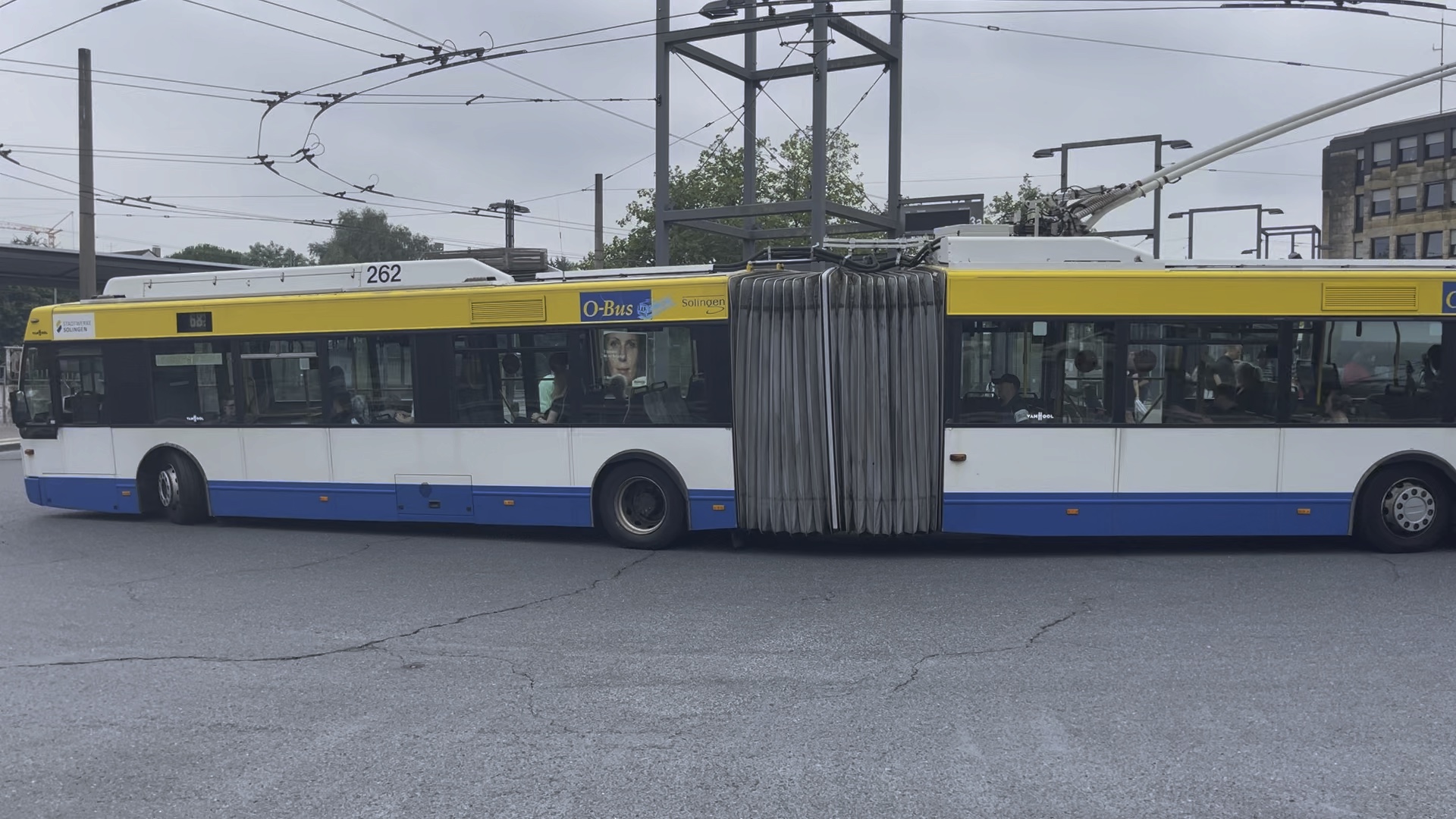 德国索林根无轨电车进站(摄于2024.07)