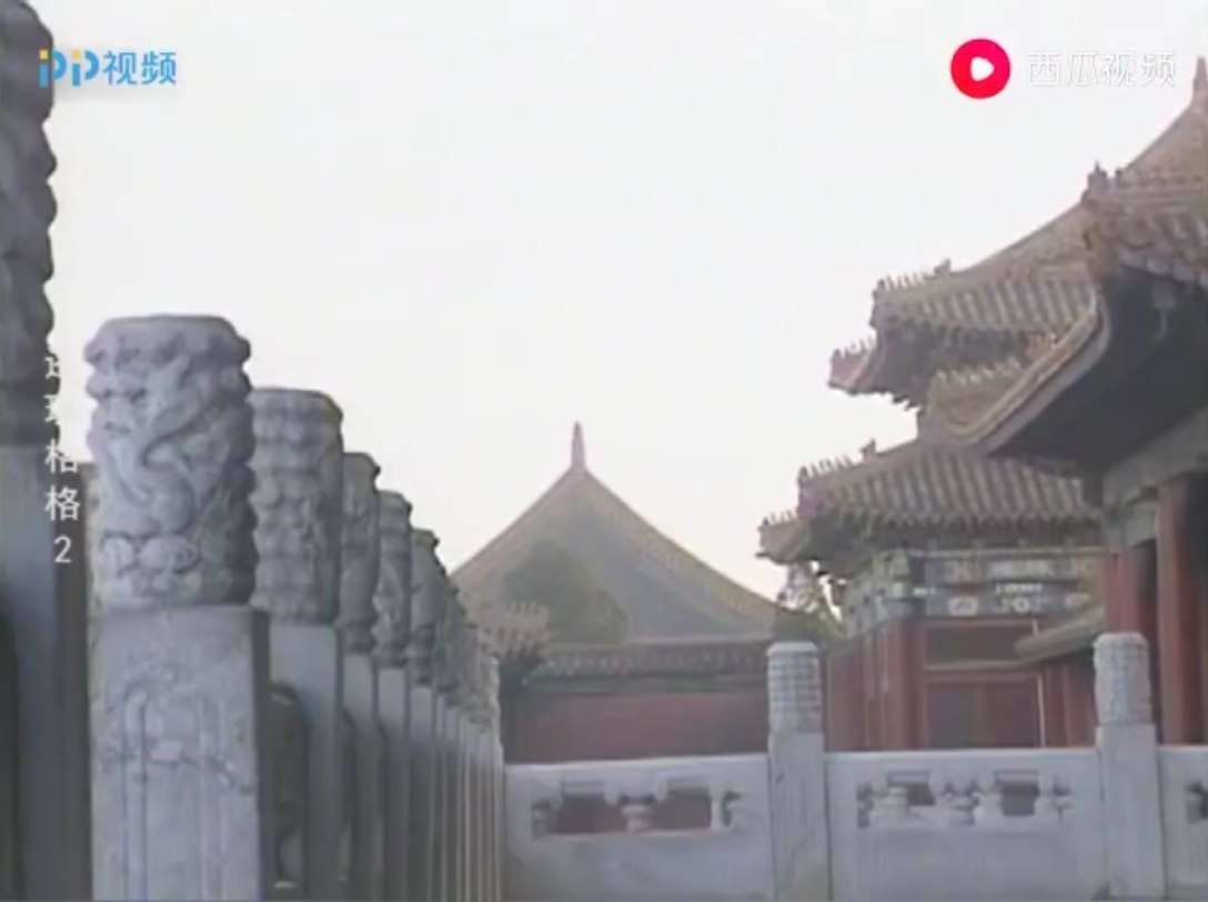 皇上知道紫薇眼睛瞎了,可把皇上吓坏了,连忙让大臣接他们回宫
