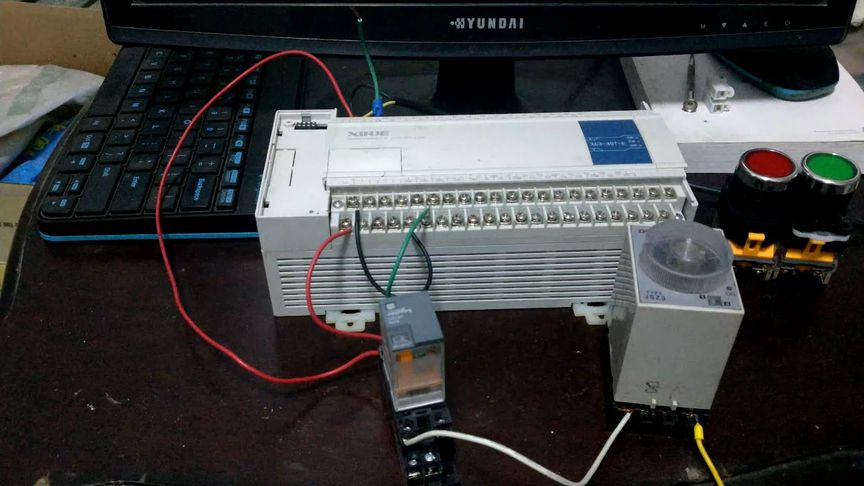 PLC怎么样控制中间继电器的动作过程?简单明了