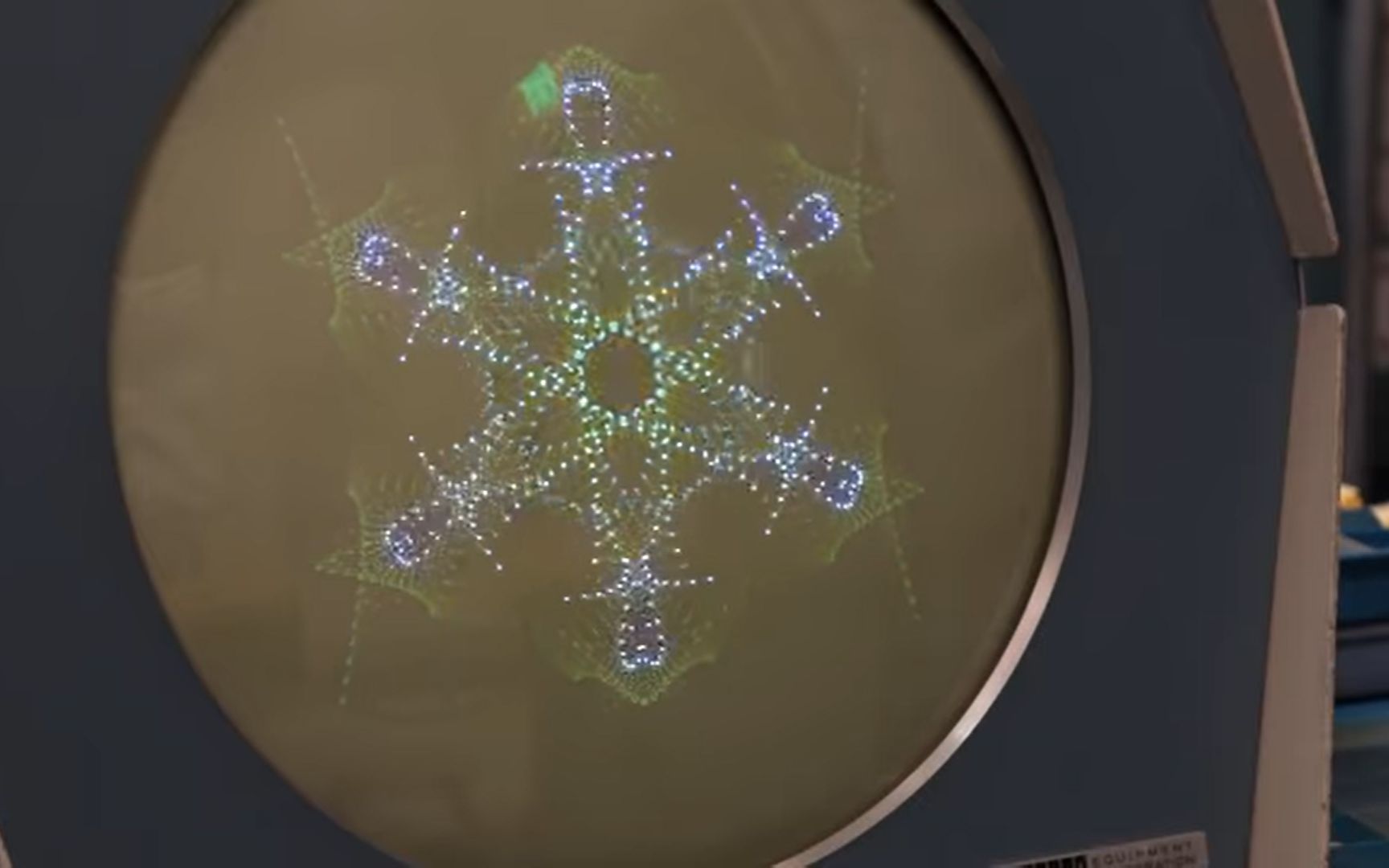 用1959年的超级计算机 DEC PDP-1玩《空间大战》