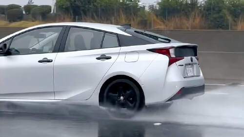 丰田混动封神?其他混动都是陪跑!真相让人大跌眼镜