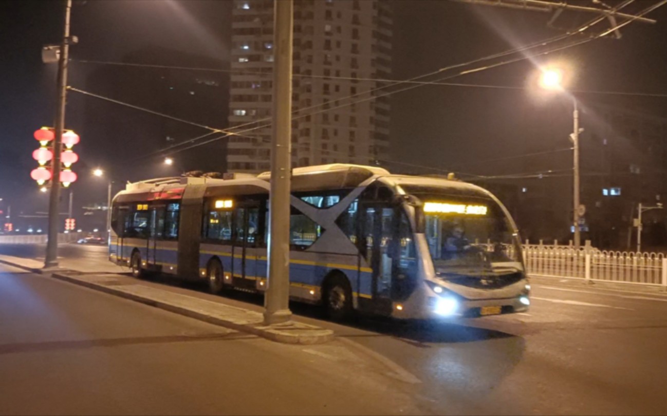 北京快速公交3线区间、301路青年电鲶鱼通道铰接车(无轨电车)安定门...