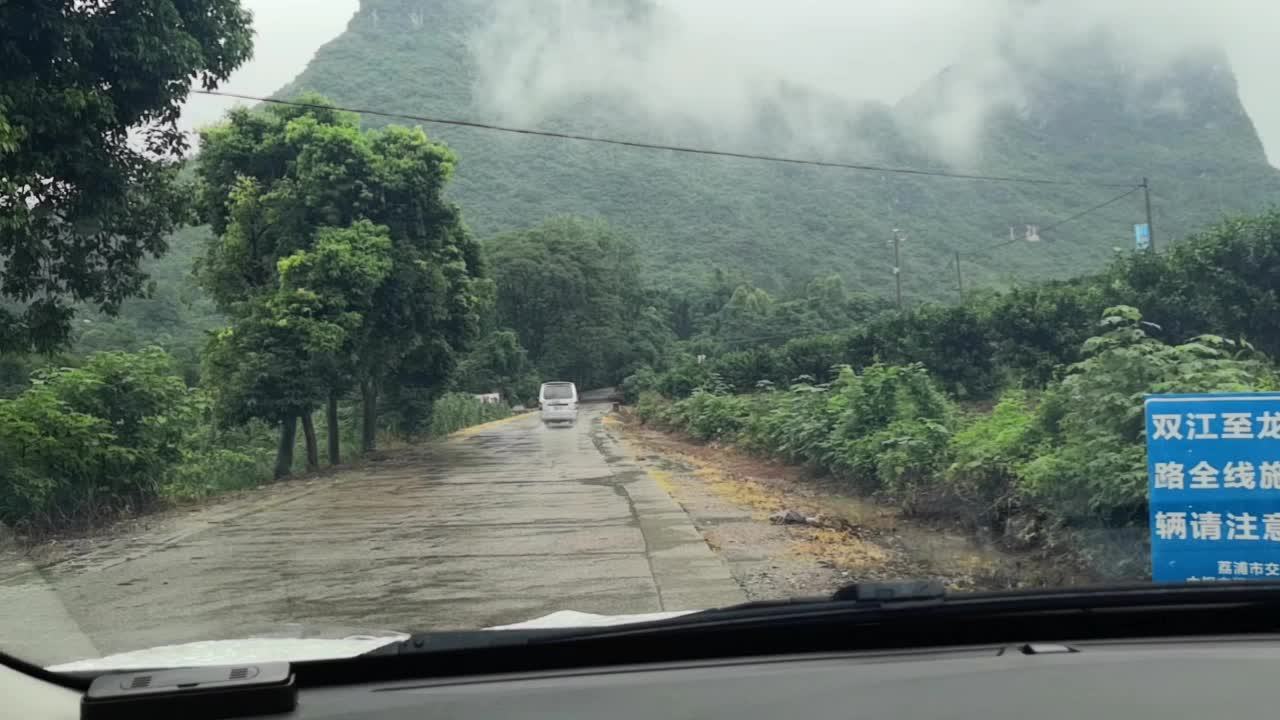 为什么雨刮 刮玻璃会有这种响声?