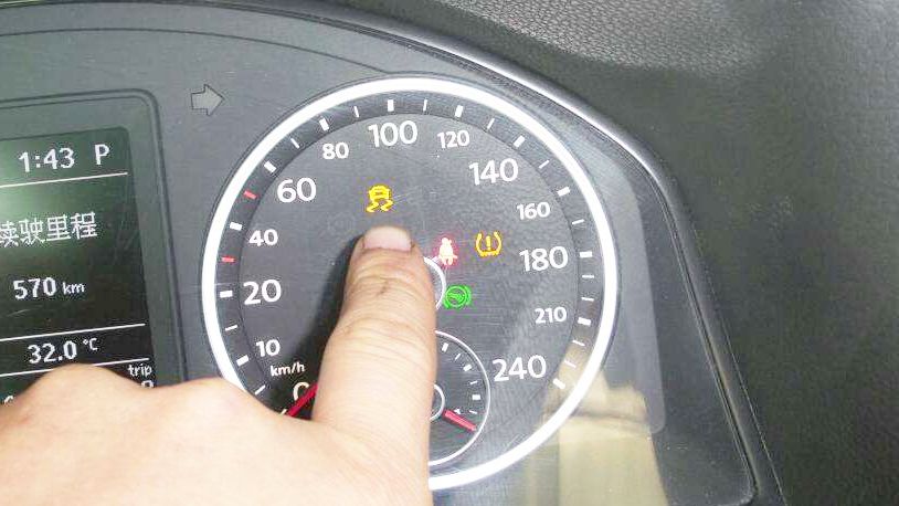 汽车上这几个故障灯亮了代表什么意思?老司机说了实话,轻松解决