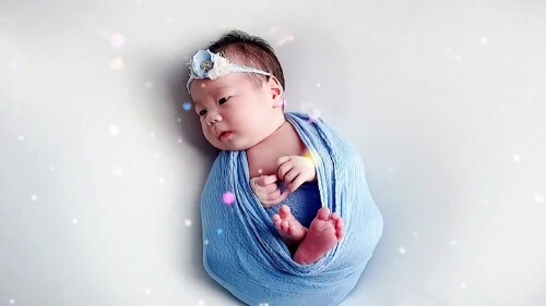 二宝满月啦!全家福拍照ing!幸福的一家人,温馨画面,定格这一刻!