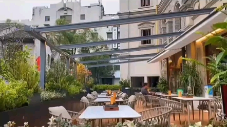 #折叠天幕棚 #电动遮阳棚 适合各类酒店餐厅的电动天幕棚,无玻璃,不...