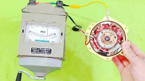 摇表严禁这样使劲摇,100多块钱买的表,3天烧坏了2个,太可惜了