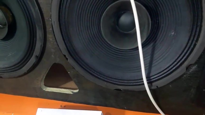 用2SC5200和2SA1943电路板制作3000瓦的音频放大器来扩大音箱音量