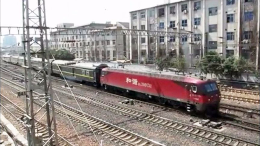 全程3100公里的京昆直特列车 Z54次中途郑州发车开往北京西