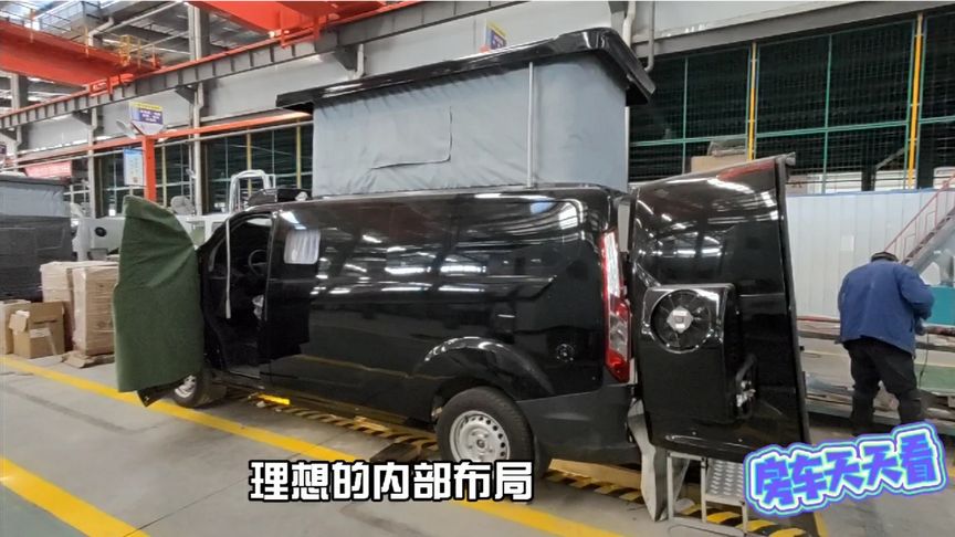 国内首款全升顶福特多功能小房车!中轴低顶可进地库,布局超给力