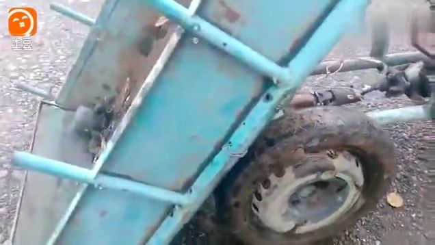 看看这个四轮驱动手扶拖拉机的传动系统是如何工作的