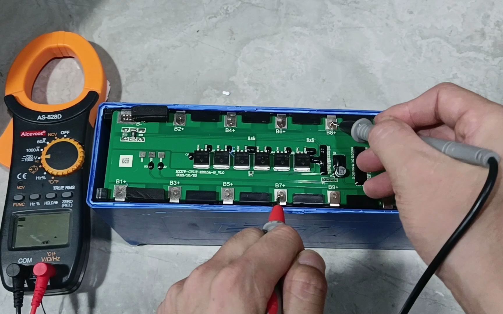 拆一组超威锂电池,整组容量衰减就只有换新的了