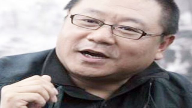 范伟戴这个眼镜还真有老师的样子,赵本山让他管食堂非要做副校长